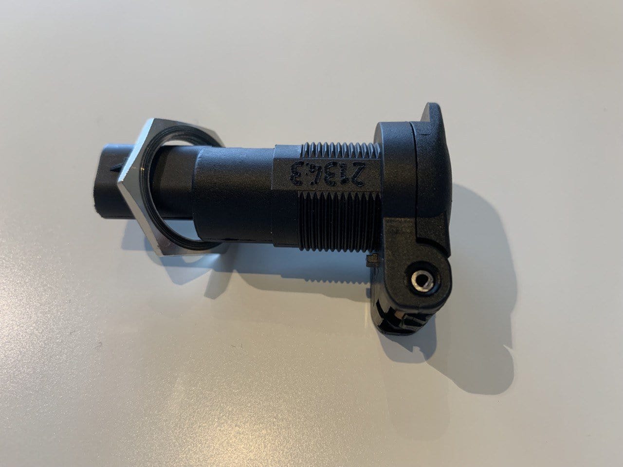 OEM BMW 12 V Din socket voor BMW motoren met canbus